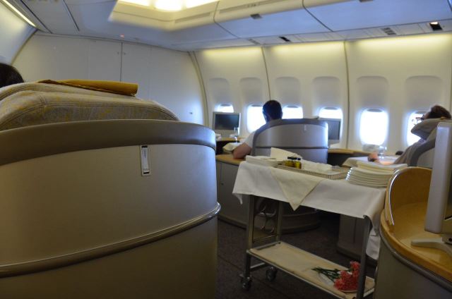 Review: Asiana First Class B747-4, Los Angeles – Incheon | World ...
