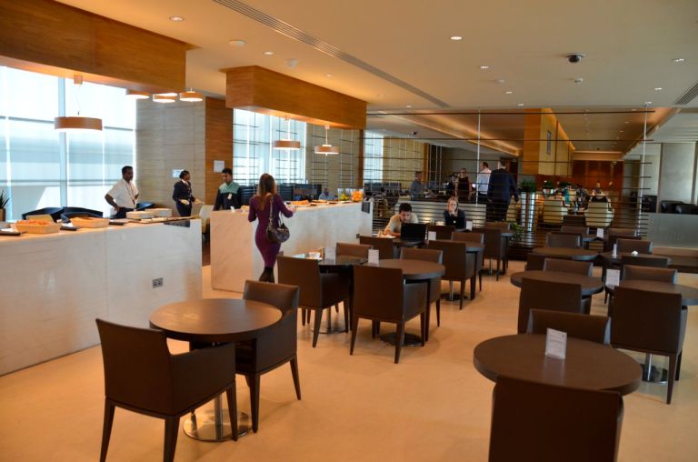 Review: Oryx Lounge, Doha International Airport, Qatar | World Traveller 73