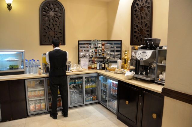 Review: Marhaba Lounge, Dubai, United Arab Emirates | World Traveller 73