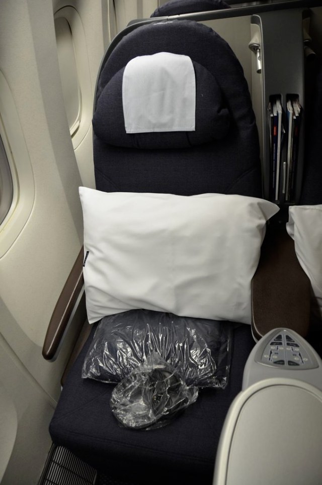 Almost a Review: United Airlines Business First B777-2, Chicago – Sao ...