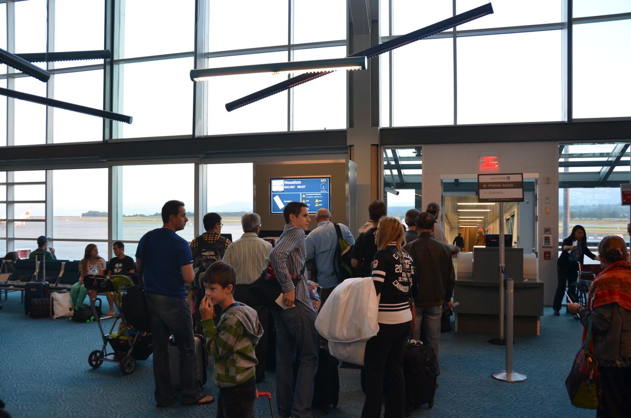 Review: United Airlines B737-8, Vancouver – Houston | World Traveller 73