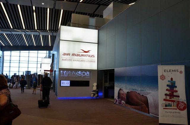 Review: Emirates First Class A380-8, Mauritius – Dubai | World Traveller 73