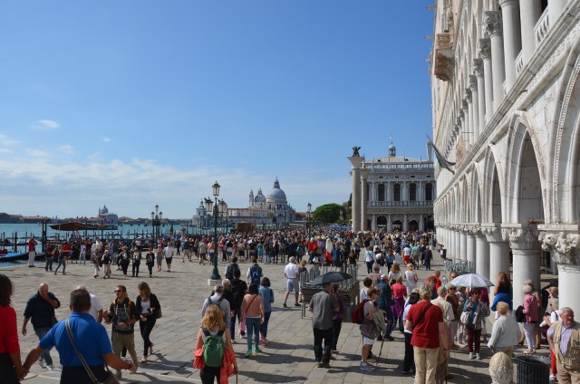 Getting Lost in the Walkways of Venice, Italy. | World Traveller 73