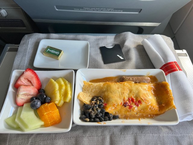 Review: American Airlines First Class A321neo, Miami – Los Angeles ...