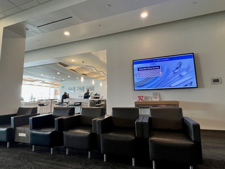 Review: The Club at SEA Lounge, “S” Concourse, Sea -Tac Airport, United ...