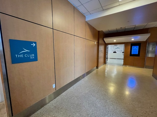 Review: The Club at SEA Lounge, “S” Concourse, Sea -Tac Airport, United ...