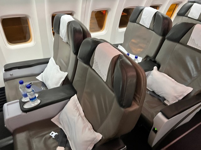 Review: Icelandair Saga Class B757, Reykjavík (Keflavik) – Paris ...