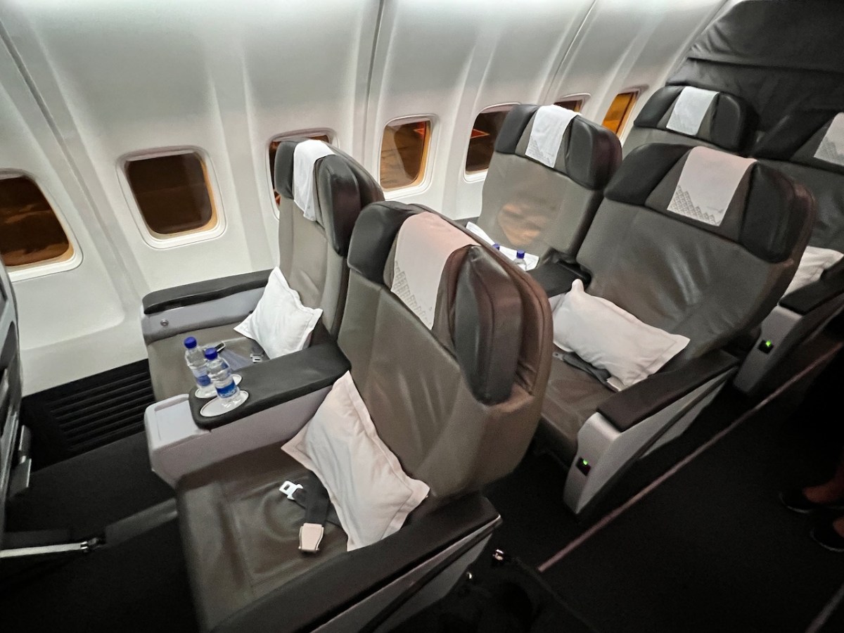 Review: Icelandair Saga Class B757, Reykjavík (Keflavik) – Paris ...