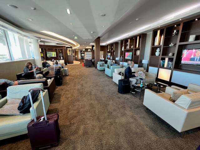 Review: Salon Paul Maxence Business Lounge – Paris Roissy Charles de ...