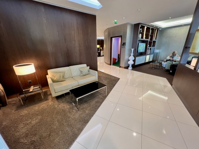 Review: Salon Paul Maxence Business Lounge – Paris Roissy Charles de ...