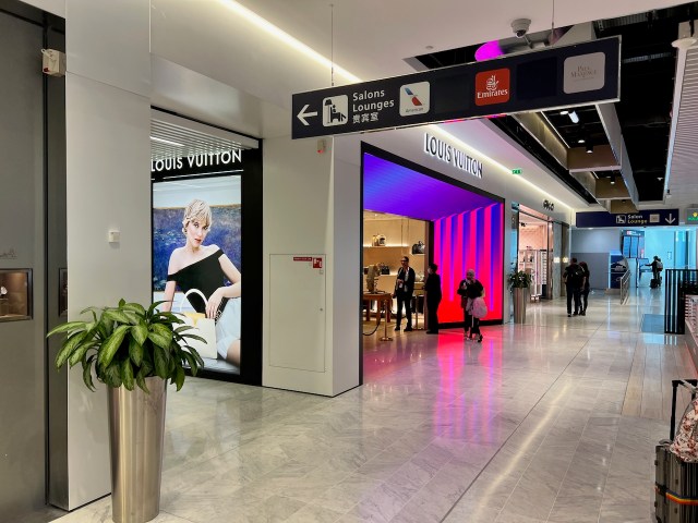 Review: Salon Paul Maxence Business Lounge – Paris Roissy Charles de ...