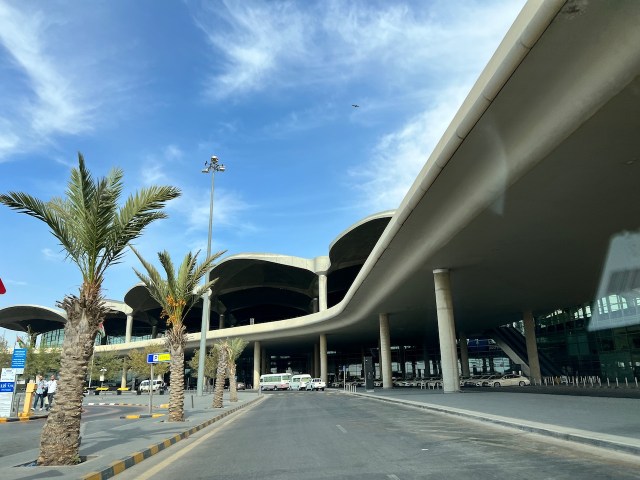 Review: Royal Jordanian Crown Lounge, Amman, Jordan | World Traveller 73