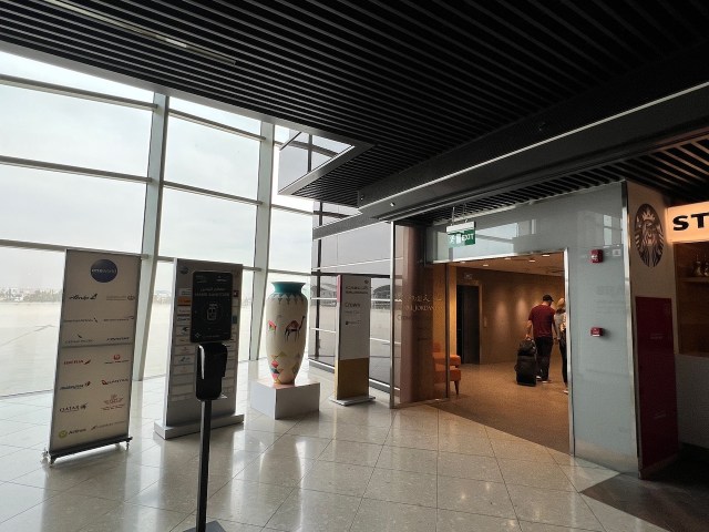 Review: Royal Jordanian Crown Lounge, Amman, Jordan | World Traveller 73