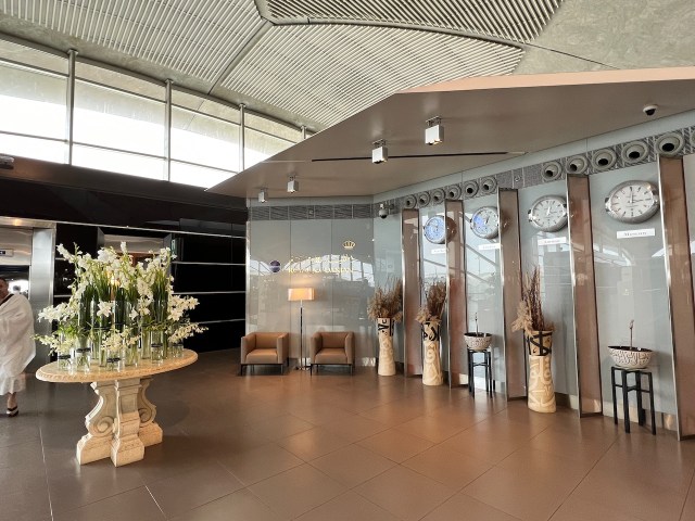 Review: Royal Jordanian Crown Lounge, Amman, Jordan | World Traveller 73