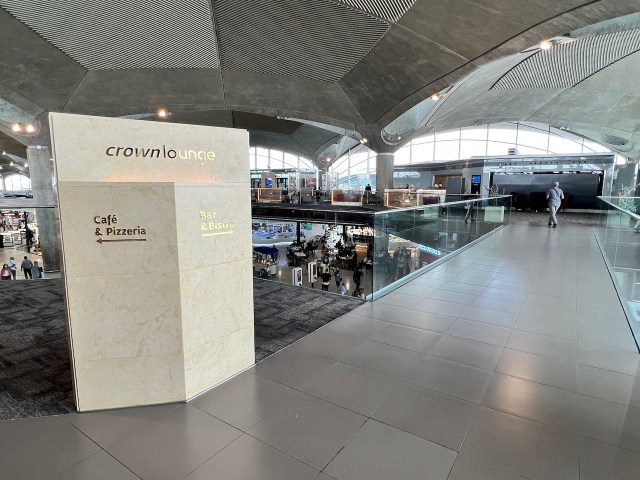 Review: Royal Jordanian Crown Lounge, Amman, Jordan | World Traveller 73