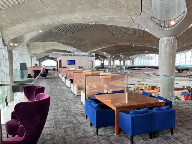 Review: Royal Jordanian Crown Lounge, Amman, Jordan | World Traveller 73