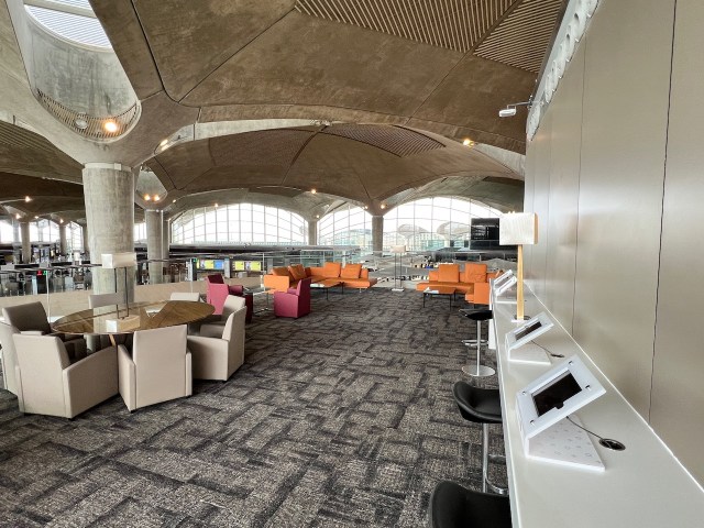 Review: Royal Jordanian Crown Lounge, Amman, Jordan | World Traveller 73