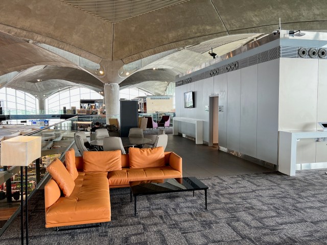 Review: Royal Jordanian Crown Lounge, Amman, Jordan | World Traveller 73