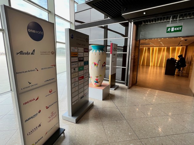 Review: Royal Jordanian Crown Lounge, Amman, Jordan | World Traveller 73