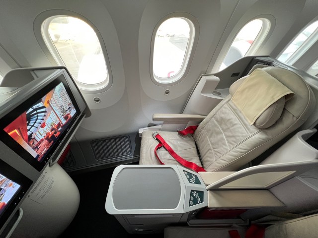 Review: Royal Jordanian Crown Business Class B787-8, Amman – Tel Aviv ...