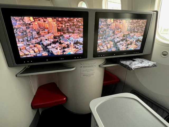 Review: Royal Jordanian Crown Business Class B787-8, Amman – Tel Aviv ...