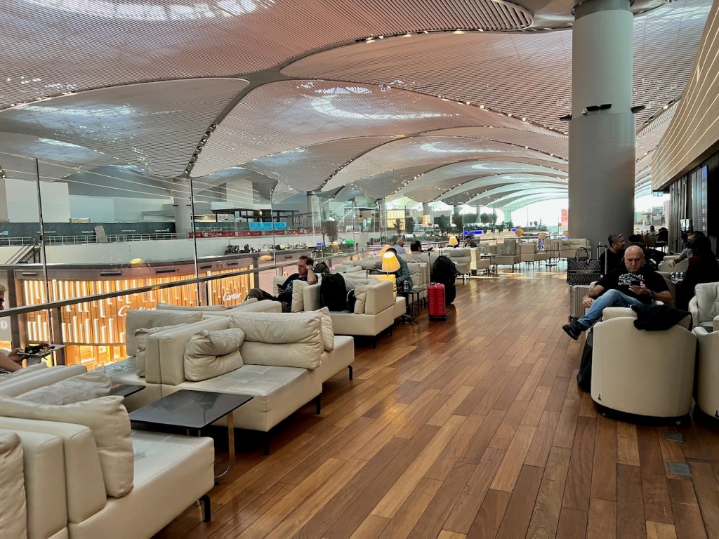 Review: Turkish Airlines Lounge Miles & Smiles, Istanbul International ...