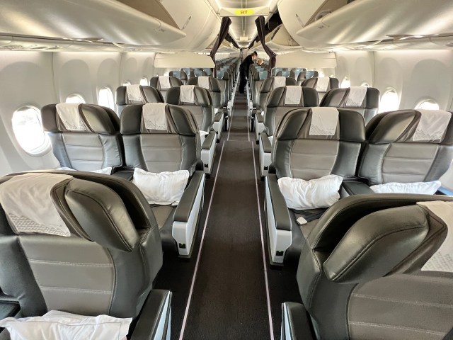Review: Icelandair Saga Class B737-8 Max, Paris Charles de Gaulle ...