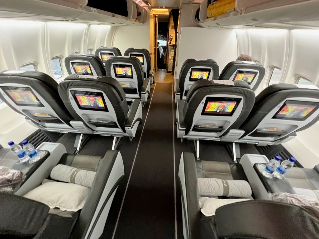 Review: Icelandair Saga Business Class B757-200, Reykjavík (Keflavik ...