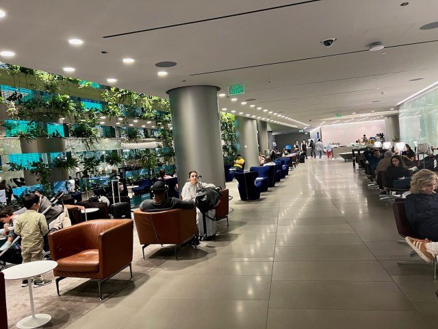 Review: Al Maha Lounge, Doha Hamad International Airport, Qatar | World ...