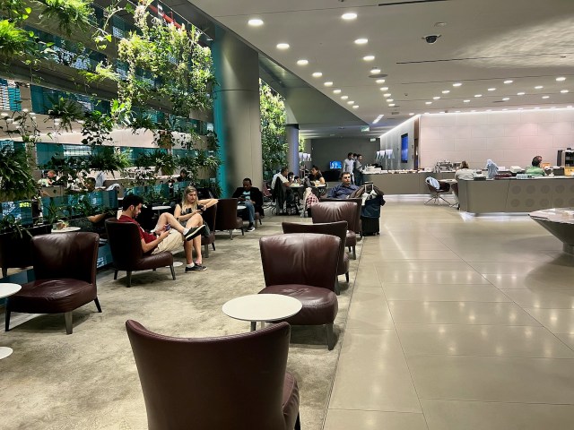 Review: Al Maha Lounge, Doha Hamad International Airport, Qatar | World ...