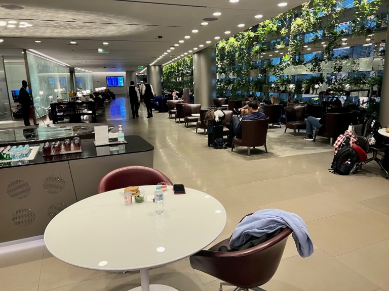 Review: Al Maha Lounge, Doha Hamad International Airport, Qatar | World ...