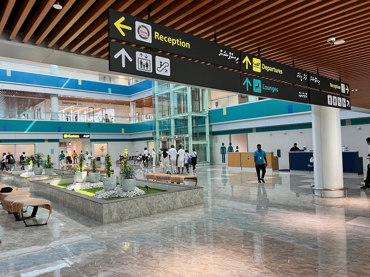 Review: Trans Maldivian Airways Coral Lounge, Malé Noovilu Seaplane ...