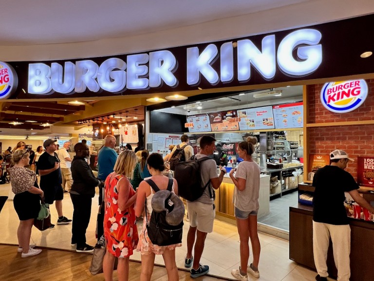 Review: The Leeli Lounge, Malé Velana International Airport, Maldives | World Traveller 73