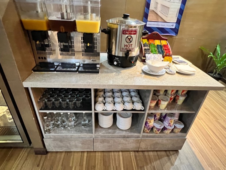 Review: The Leeli Lounge, Malé Velana International Airport, Maldives | World Traveller 73