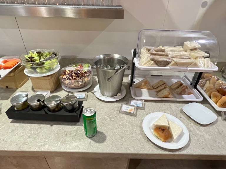 Review: The Leeli Lounge, Malé Velana International Airport, Maldives | World Traveller 73