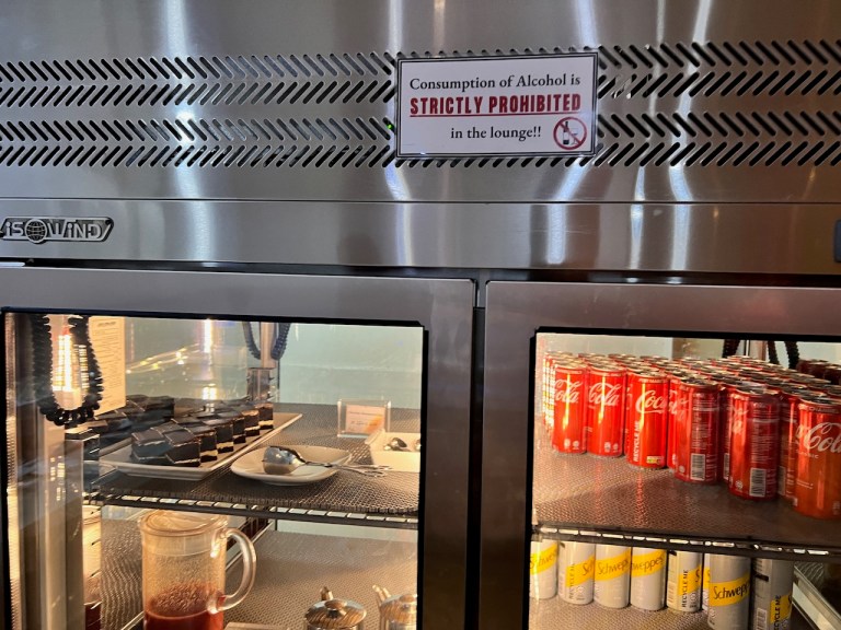 Review: The Leeli Lounge, Malé Velana International Airport, Maldives ...