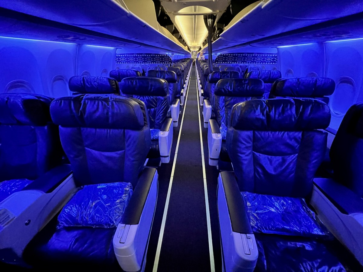 Review: Alaska Airlines First Class B737-9, Kona – Seattle | World ...