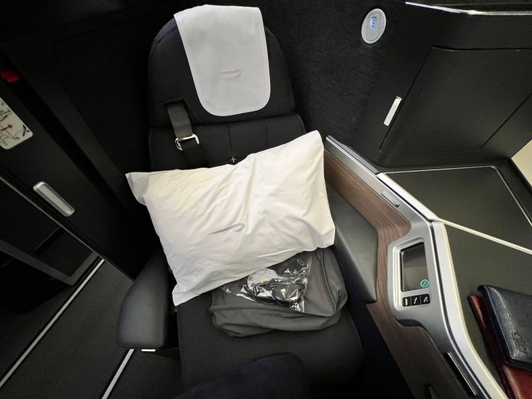 Review: British Airways Club Suite Business Class A350-1000, Vancouver ...