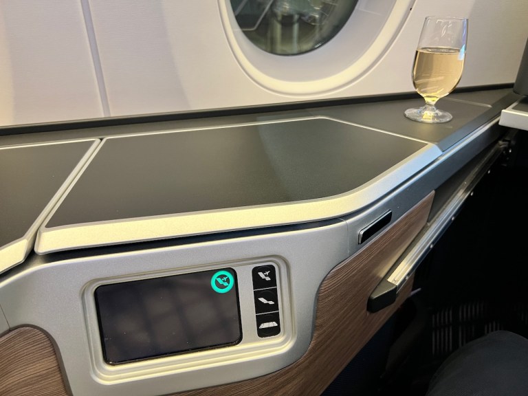 Review: British Airways Club Suite Business Class A350-1000, Vancouver ...