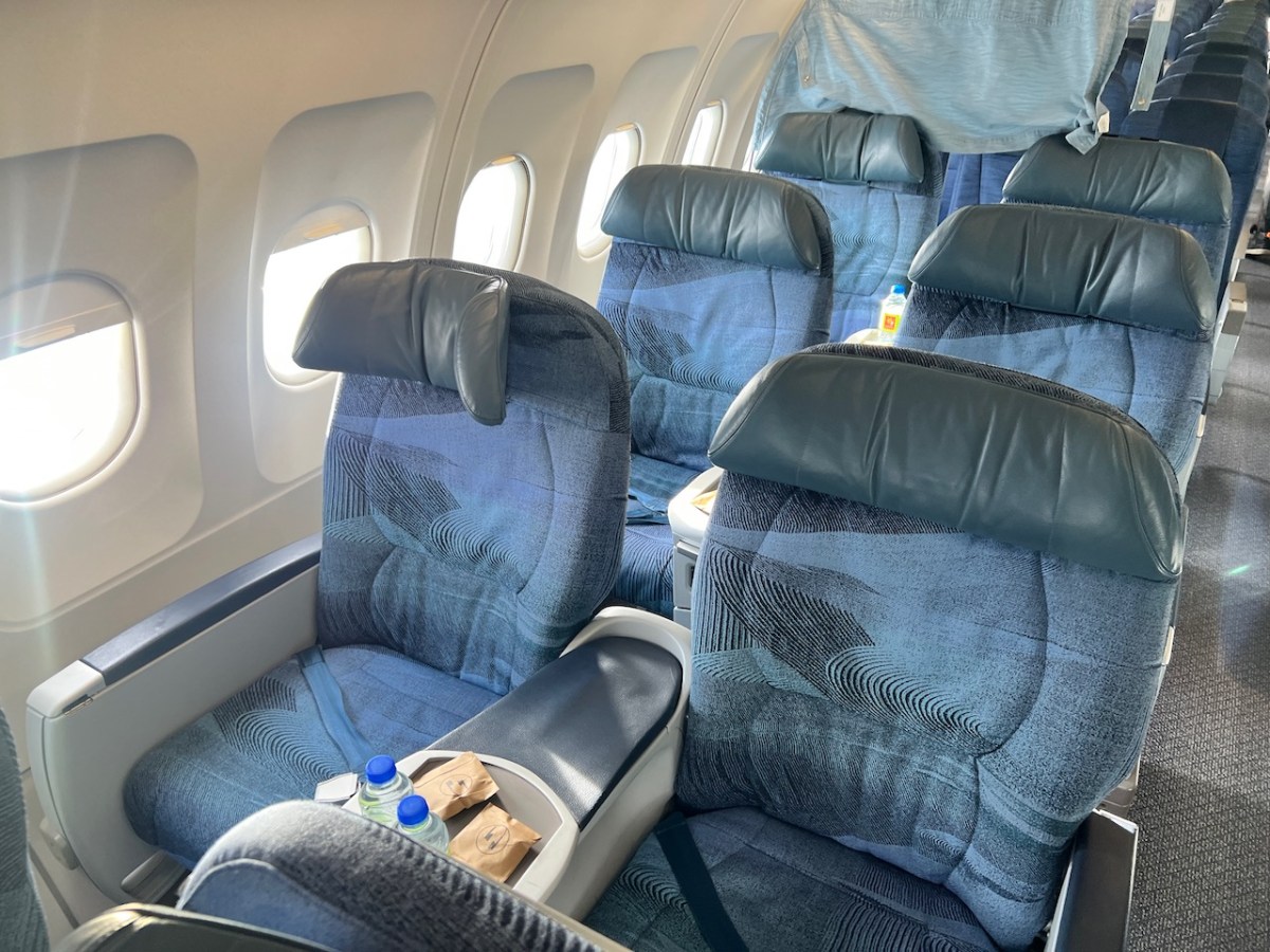Review: Air Canada Business Class A319-1, Edmonton – Vancouver | World ...