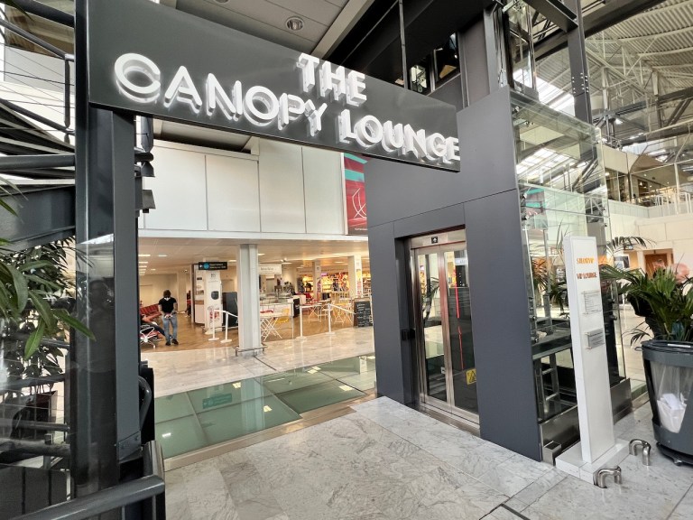 Review: The Canopy VIP Lounge, Nice, France | World Traveller 73