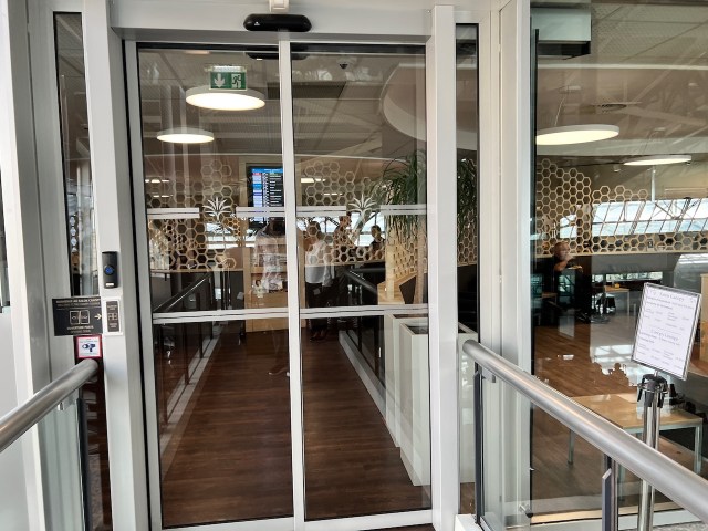 Review: The Canopy VIP Lounge, Nice, France | World Traveller 73