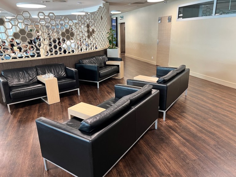 Review: The Canopy VIP Lounge, Nice, France | World Traveller 73