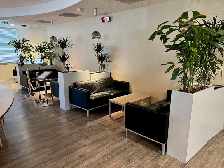Review: The Canopy VIP Lounge, Nice, France | World Traveller 73