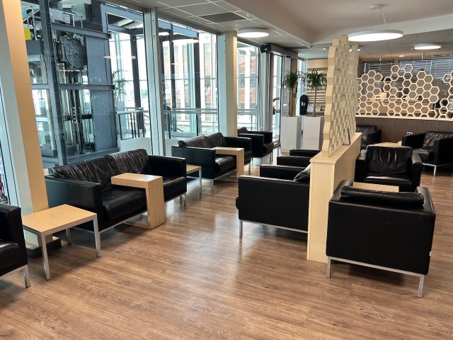 Review: The Canopy VIP Lounge, Nice, France | World Traveller 73