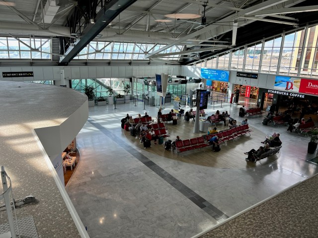 Review: The Canopy VIP Lounge, Nice, France | World Traveller 73