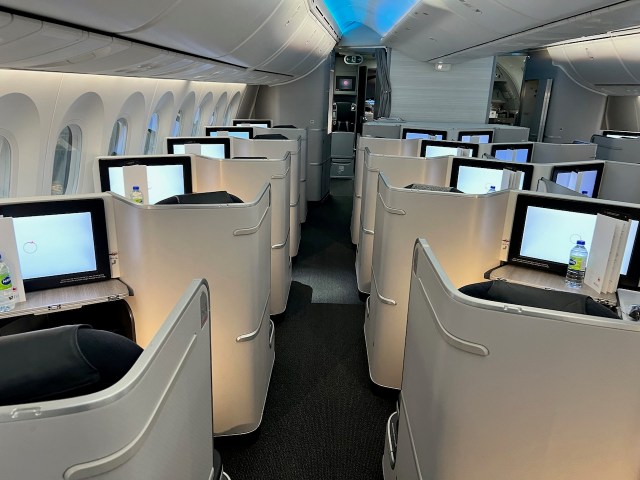 Review: Air Canada Signature Business Class B787-9, Vancouver – Ottawa ...
