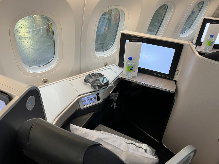 Review: Air Canada Signature Business Class B787-9, Vancouver – Ottawa ...