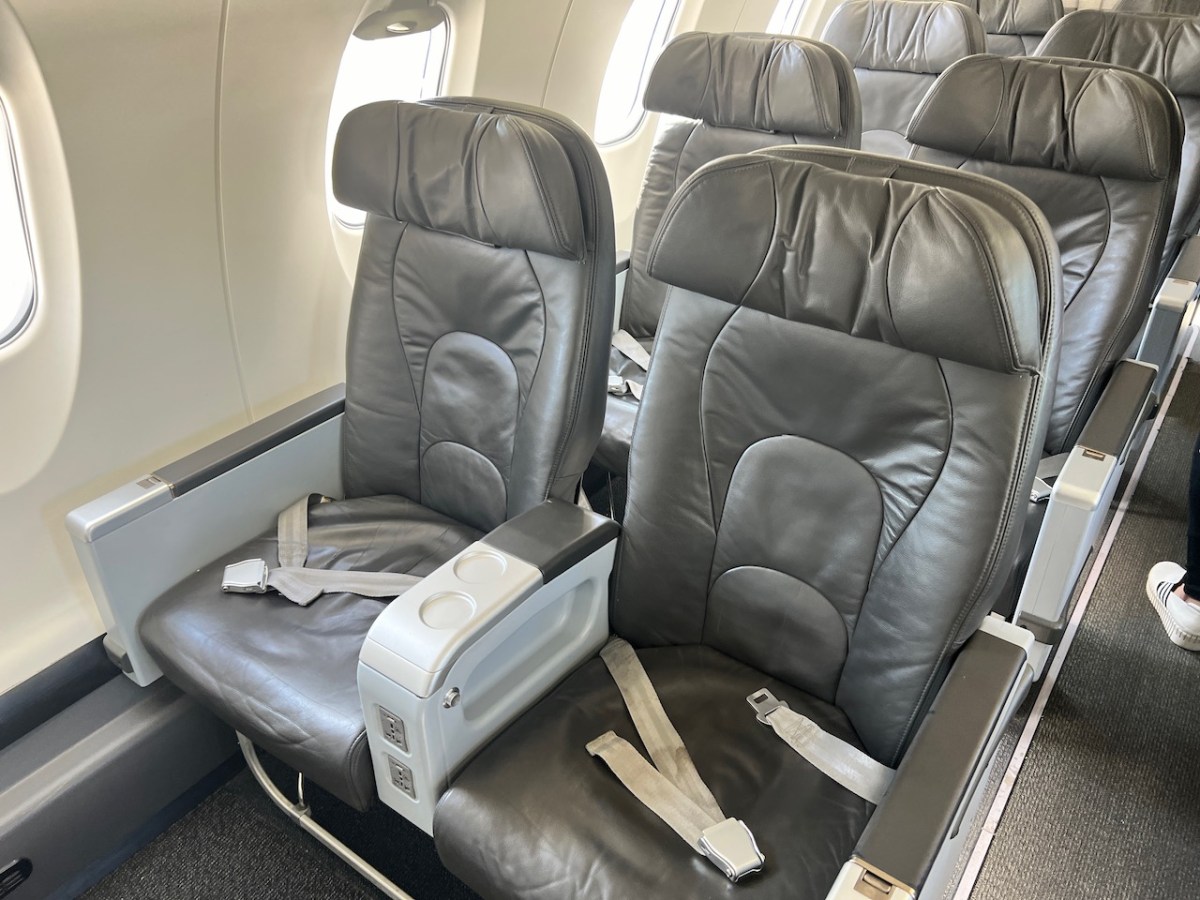 Review: Air Canada Express Business Class CRJ-900, Vancouver – Regina ...