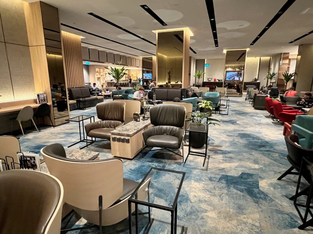 Review: The Jewel Lounge, Singapore Changi International Airport ...